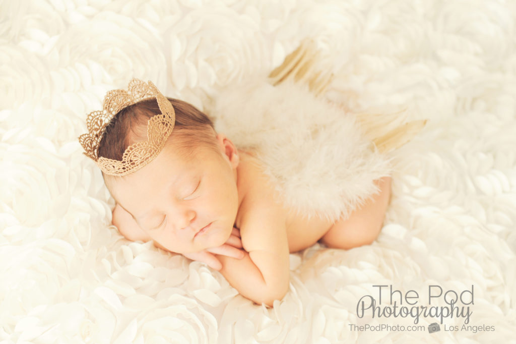 newborn-baby-with-angel-wings-and-crown-angelic-photography - Los ...