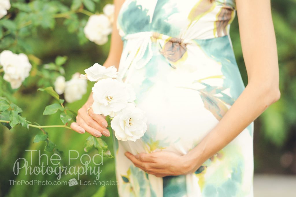 close-up-belly-photo-with-roses - Los Angeles based photo studio, The ...